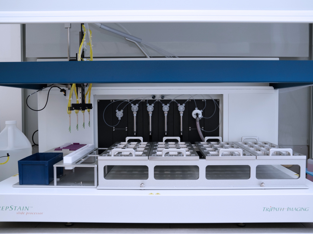 Лабораторию цитологии НМИЦ онкологии им. Н.Н. Петрова оснастили ...